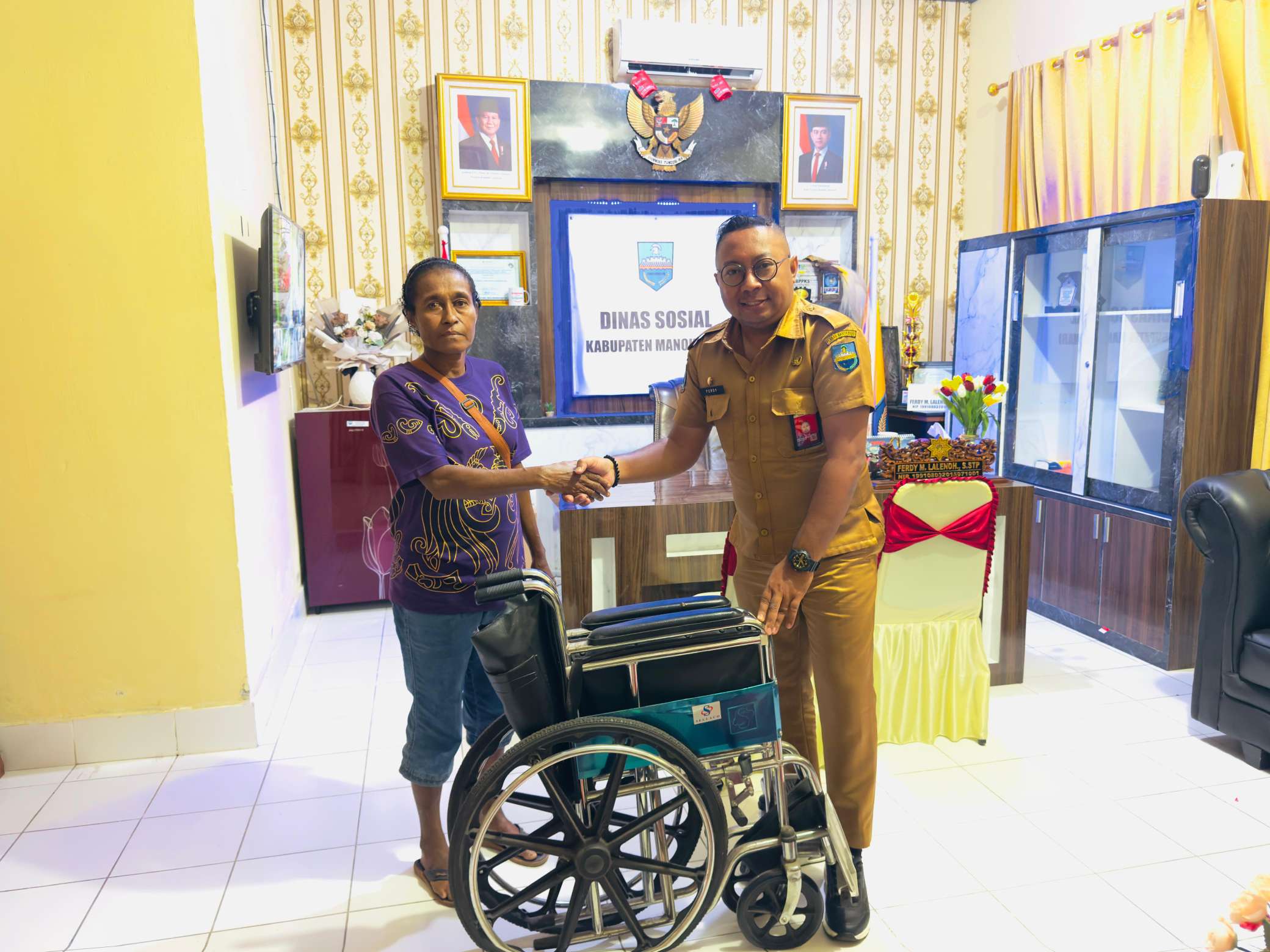 Implementasi Program 100 Hari Kerja Bupati dan Wabup, Dinsos Manokwari Salurkan Alat Bantu bagi ...