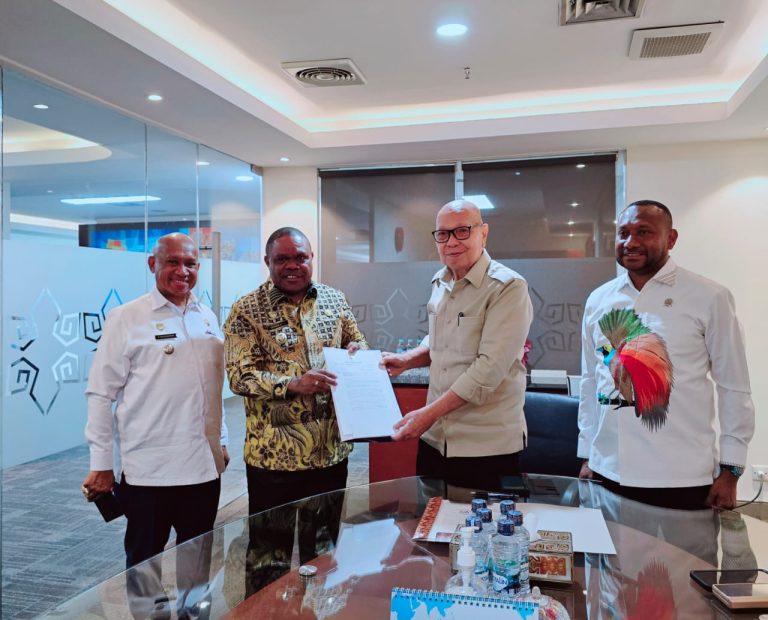 Bupati Hermus Ajukan Permohonan Pembukaan Rute Baru Garuda Indonesia ...